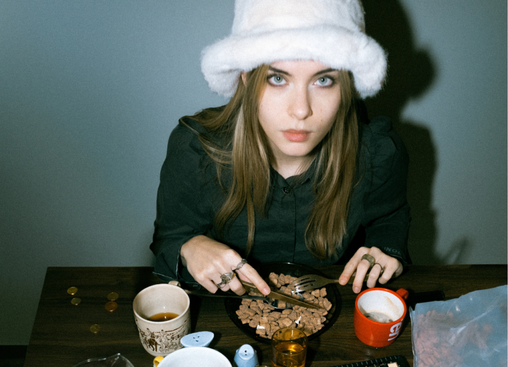 Savourez le premier EP de Céline : « Plus cool que ça